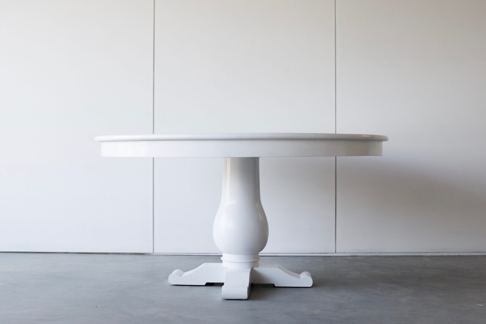 PEDESTAL DINING TABLE ROUND - WHITE - Hire In Style
